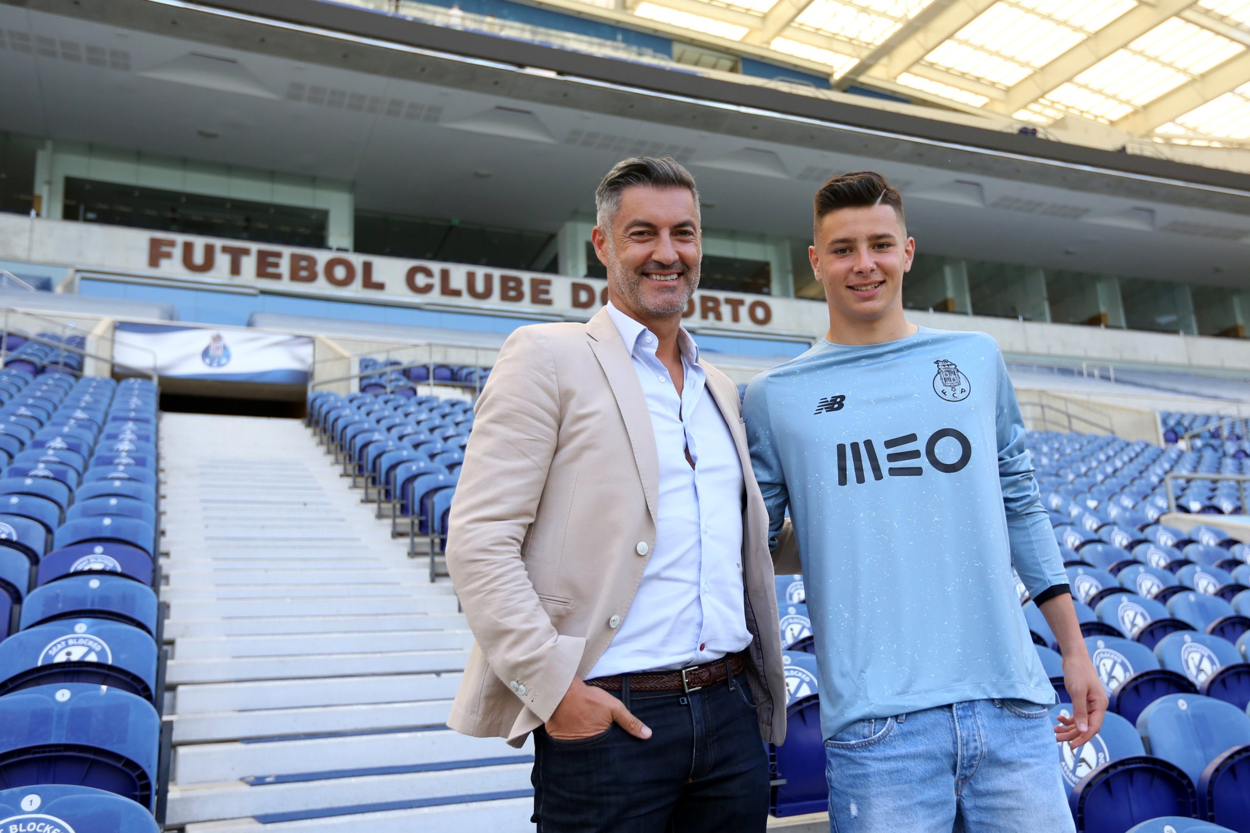 DIOGO FERNANDES ASSINA CONTRATO COM O FC PORTO - Sou Portista Oficial