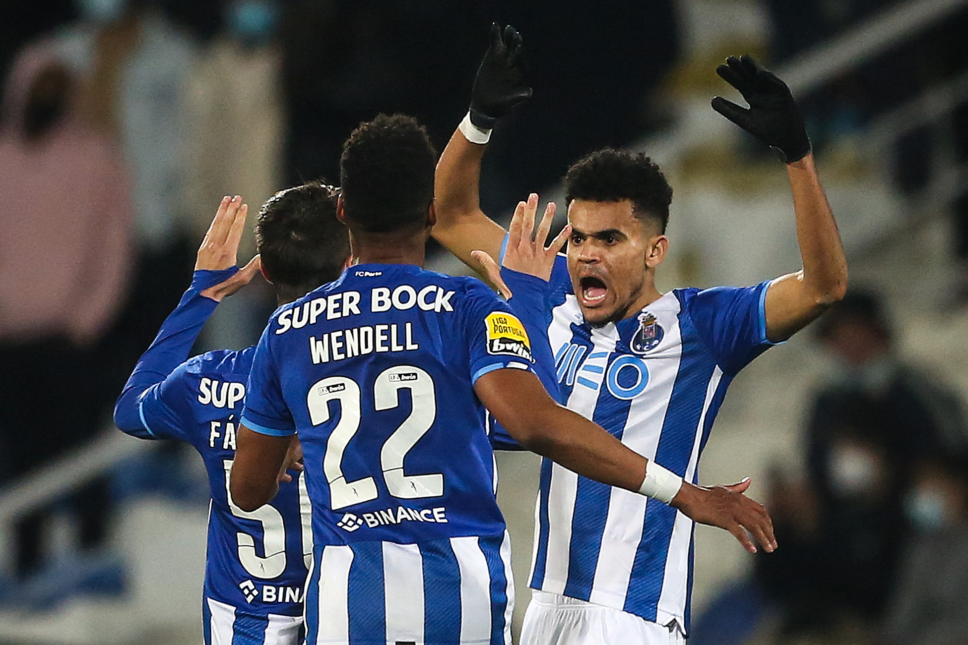 FC Porto treme mas bate Estoril - Sou Portista Oficial