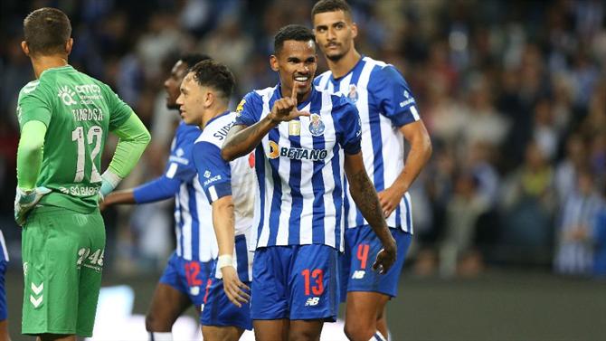 Martinez chama 2 estreantes - Sou Portista Oficial