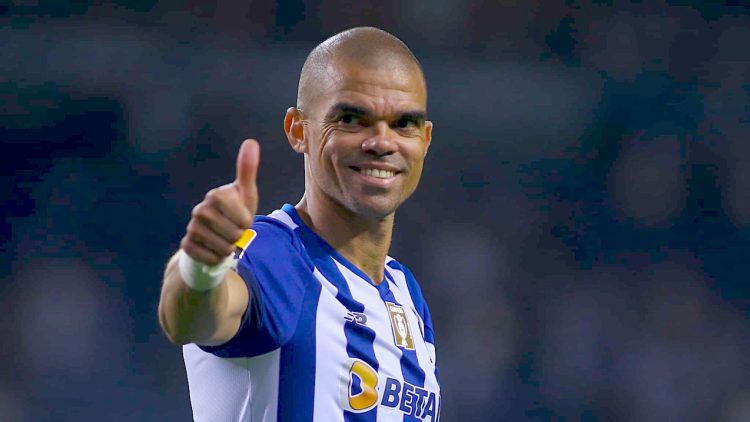 Pepe eleito defesa do mês de março da Liga - Sou Portista Oficial